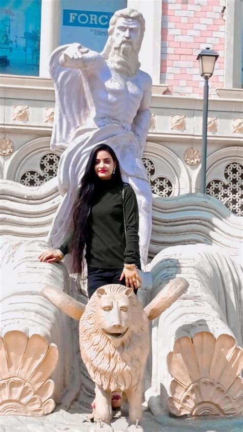 Khushbu Chauhan Medium