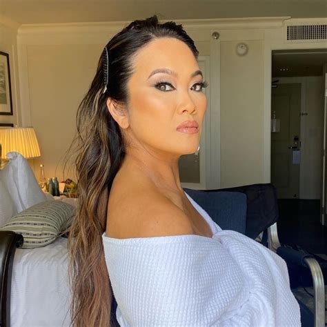 We Talked To Dr Pimple Popper About The Joy Of Watching Cyst Popping Videos Artofit