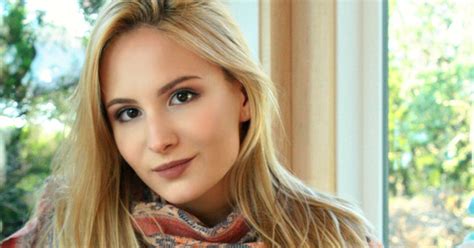 Olivia Berry Austin Texas Hand And Stone Facial Spa Yorktown High School Baldwin Beauty