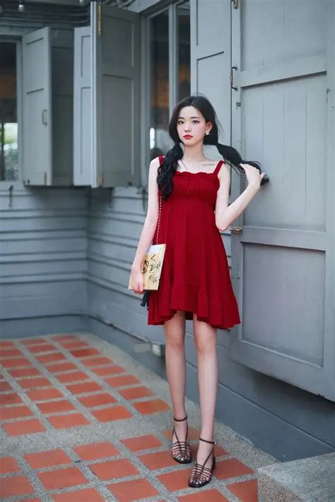 23 ไอเดียแต่งตัวไปงานคริสต์มาส แต่งง่าย คุมโทนสีแดง