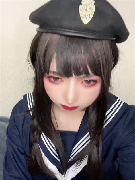 菟籽（海外版） On Twitter “你知道你有多恶心吗？我对你竖了三个中指” “三个？” “还有一个在下面” 伪娘 女装子 男の