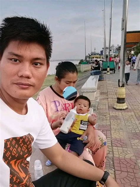 អូនអាយុ6ខែកន្លះលើកទី1ដើរលេងនៅមាត់ទន្លេក្រុងតាខ្មៅ ពូៗមីងៗជួយlike Commentអូនផង Tnaot