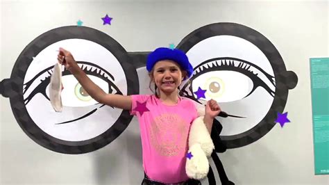 Катя и Макс весло играют в парке развлечений Youtube