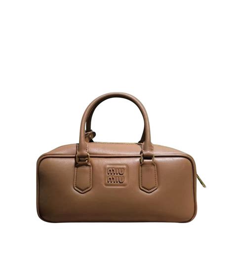 Miu Miu Коричневая кожаная сумка с короткими ручками для женщин купить в интернет магазине с