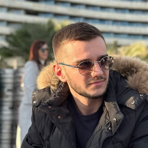 Петар Вељовић Veljovic • Threads Say More