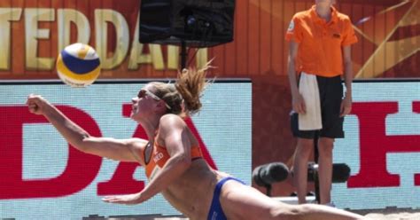 몸 던져 받아냈다 비치 발리볼 세계 챔피언십