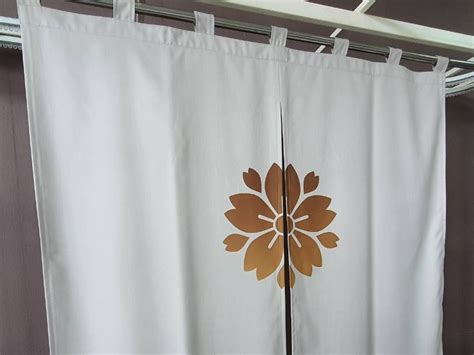 ม่านญี่ปุ่น Noren สื่อสัญลักษณ์ของร้านอาหาร ตกแต่งร้านให้สวยงาม