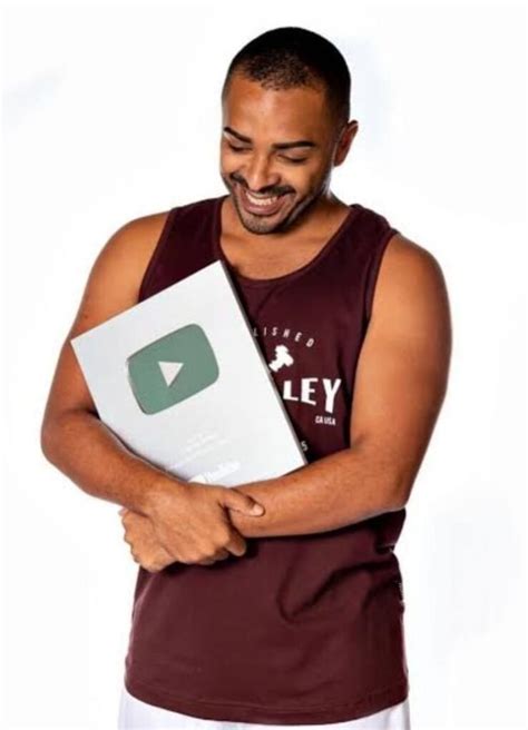 Influência Do Bem Lucas Neves Cresce Na Internet Com Vídeos Realizando Ações Sociais E Ajudando