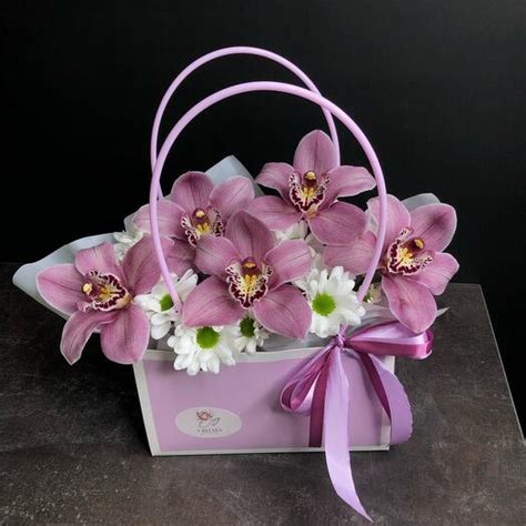 Цветы в коробке в Казани недорого купить букет в шляпной коробке с доставкой Flowwow