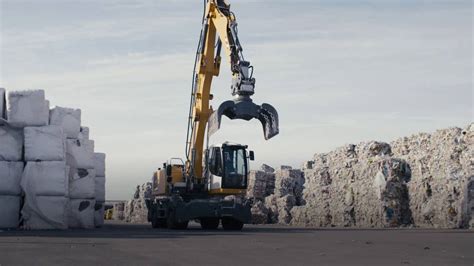 Liebherr The New Lh Material Handlers For Waste Management Youtube