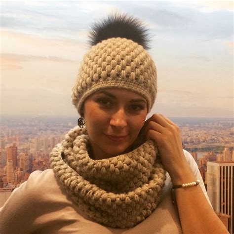 Шапка и шарф снуд связанные крючком Winter Hats Hats Fashion