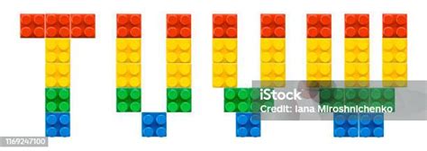 흰색에 다채로운 플라스틱 벽돌 블록 생성자에서 알파벳 라틴어 문자입니다 현대적인 텍스트 디자인 설정 포스터 배너 로고 직물에