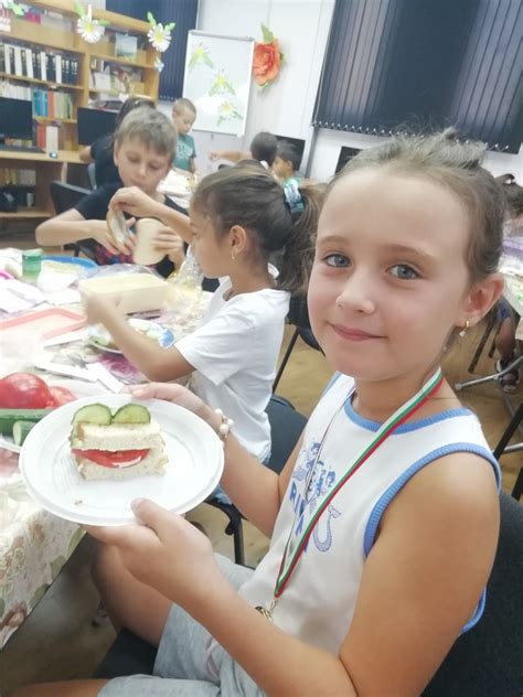 Вкусен ден в библиотеката Децата съчетаха знания за храненето с творчество и настроение