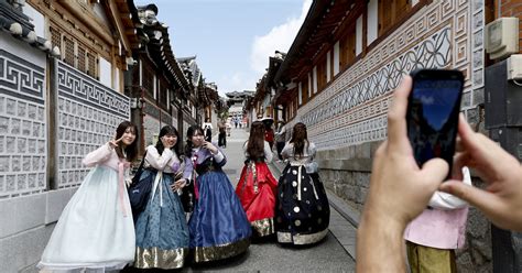 ‘케데헌 열풍 7월 서울 외국인 관광객 역대 ‘최대 [정동길 옆 사진관]