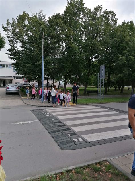 Безбедност деце у саобраћају Основна школа „Вук Караџић” Кладово