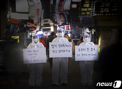 아듀2021 의료진의 소원 방호복·마스크 벗고 싶습니다 뉴스1