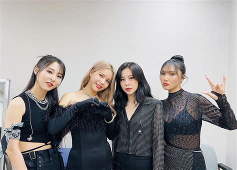 Mamamoo Official ”while Watching Mamamoos Hot Performance The Fatigue