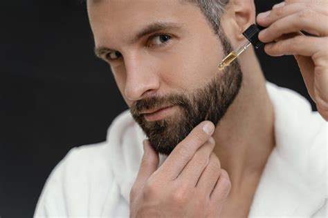 علت ریزش ریش و سبیل در آقایان چیست؟ کلینیک آسمان