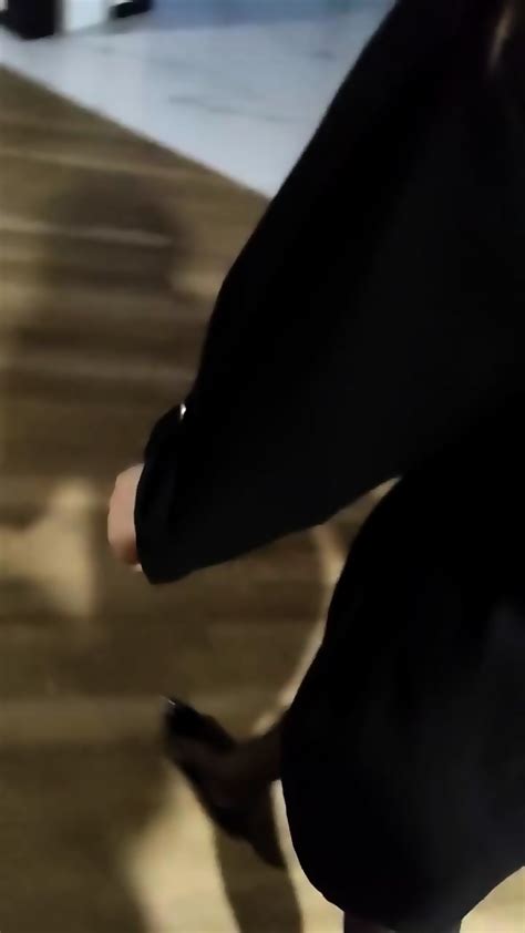 【最新 ️极品性爱】真实讲述『和女老板的故事』新作 在海底捞厕所和女老板做爱 外面人来人往真刺激 Eporner