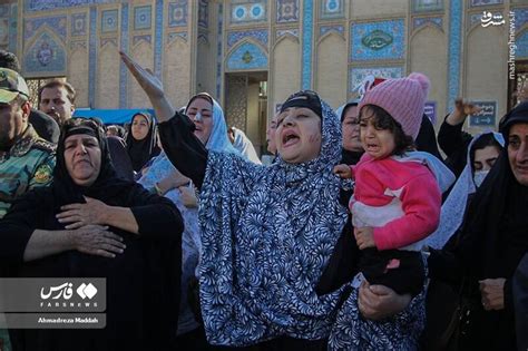 مشرق نیوز عکس مراسم تشییع پیکر فرمانده یگان امداد شیراز در شاهچراغع