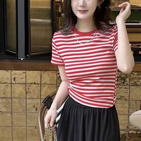 여성용 O넥 스트라이프 반팔 셔츠 심플한 캐주얼 패션 젊은 여름 스타일을 즐기는 다목적 티셔츠 핸드폰닷컴