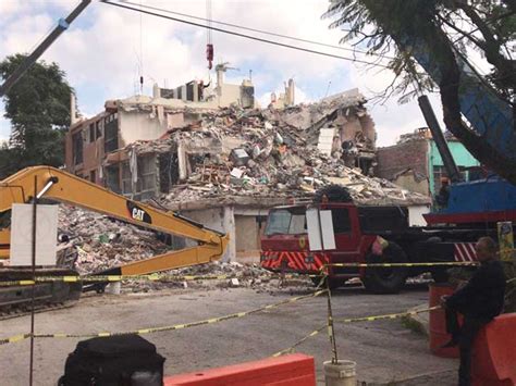 Demuelen Edificio Afectado Por Sismo En La Calle Yácatas José Cárdenas