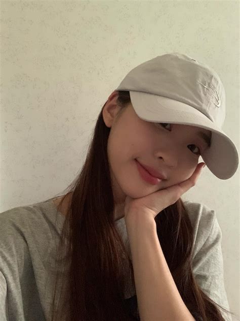 Iphone Xs 唯一的缺點就是 自拍內鏡很近 手都要拉到最遠😶