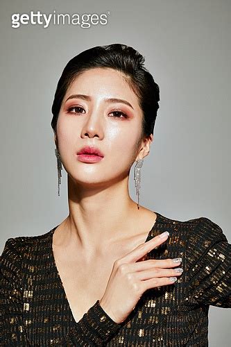 의료성형뷰티 청년여자 얼굴 사람머리 클로즈업 뷰티 아름다움 미녀 사람피부 헤어스타일 매력적인여성 섹시