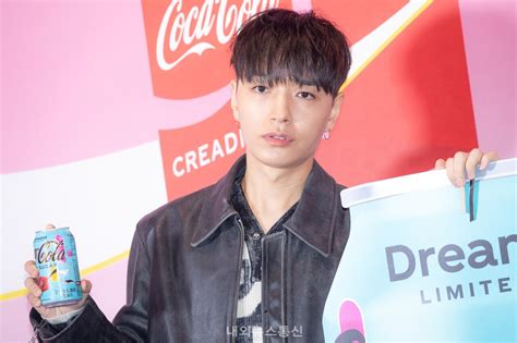 포토 사이먼도미닉simon Dominic 시크한 표정