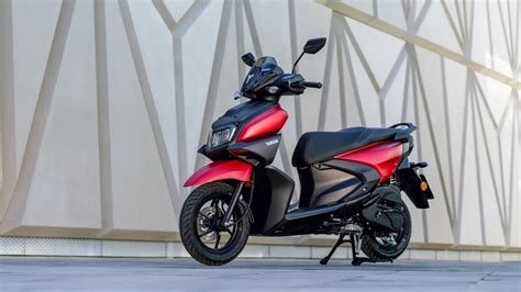 Yamahadan Kgl K Yeni Bir Scooter Rayzr Nebune