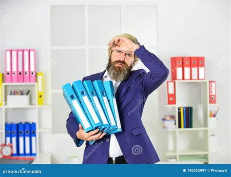 analysts work with computers in management systems to create reports