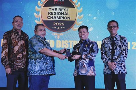 Pemerintah Kabupaten Sambas Meraih Penghargaan Dari The Asian Post Dalam Ajang The Best Regional
