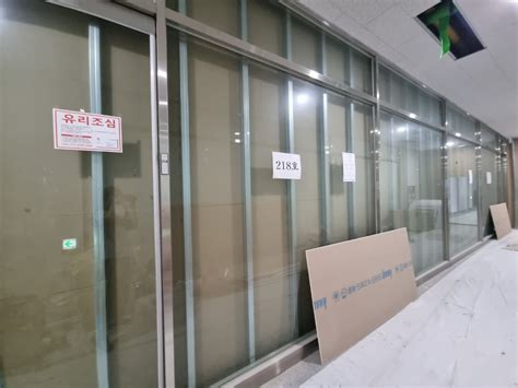 천안리턴병원 유리문 시트 및 간판 이전 설치 코드디자인입니다