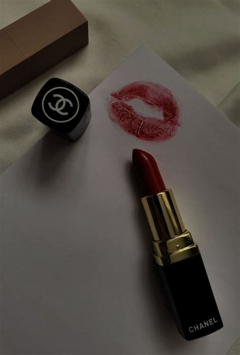 Помада предметная съемка | Lipstick mark, Lipstick pictures, Beauty ...
