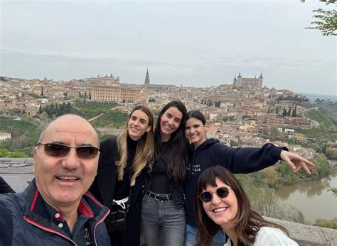 САМО В ПИК И РЕТРО Цветанов със зетьове на 60 ата си годишнина обясни се в любов на жена си