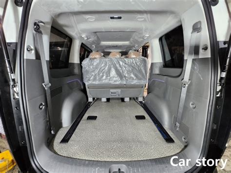 스타리아 라운지 7인승 영업용 대형 택시 차량 3열 레일 연장 개조 3열 홀가공 레일 교체 바닥 모노륨 방수 바닥 스타리아의 실내 튜닝 및 개조 서울