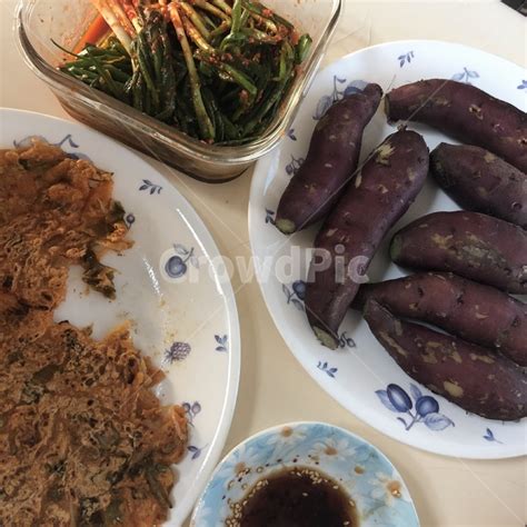 파김치 비오는날 음식 식사 고구마 사진 이미지 일러스트 캘리그라피 혜은작가