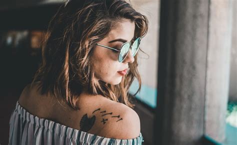 If You Relate To These Signs You Re An Introvert