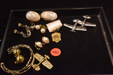 Fashion Jewelry And Scottish Buttons Nemo Me Impune Lacessit Mcclain Auctions Hawaii