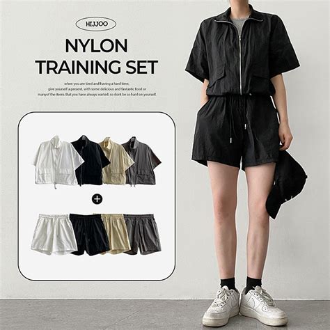 하이쭈 바스락거리는 시원한 소재의 나일론 트레이닝 세트 시원하게 착용하기 좋고 집업형태로 되어 있어