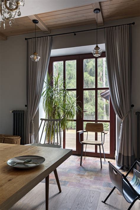 Красивый загородный дом с балками под Минском