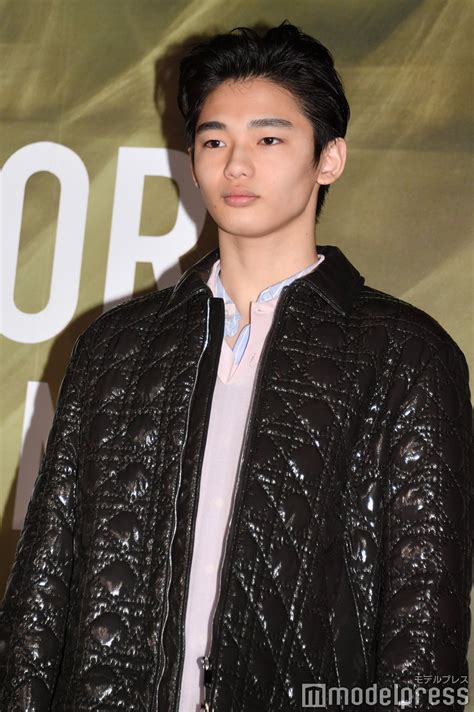 画像2830 冨永愛、長男・章胤との親子ショットに驚きの声「脚長」「2人揃ってスタイル良すぎ」 モデルプレス