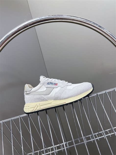 Кросівки Autry купити за 4725 грн у магазині Ukrfashion Товари бренду Autry Найкраща якість