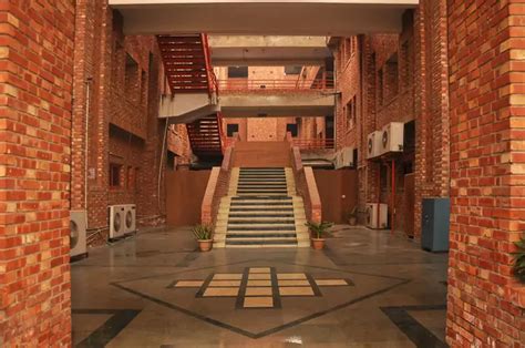 Sharda University SU Greater Noida Courses Admission Process Fees