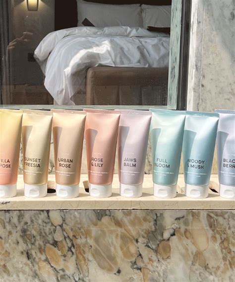 💗바르면끝 1 1 증정💗 리얼 퍼퓸 논워시 헤어팩 200ml [8가지 향기] 에이블리