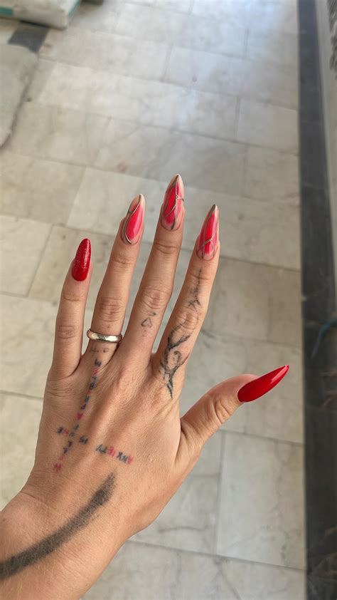 Those Long Fingernails Are Made For Scratching Someone S Back R Nailfetish