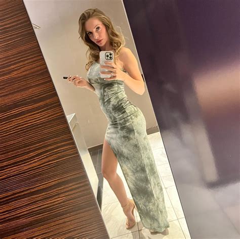 Kimmy Granger Biography 30 Photos Age Height Real Name Instagram