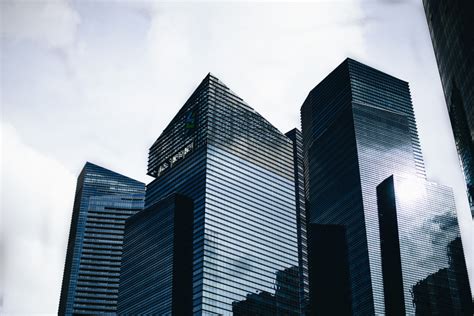 무료 이미지 건축물 지평선 건물 시티 마천루 도시 풍경 도심 반사 정면 푸른 직업적인 단색화 탑 블록 모양 본부 중심지 인간 정착 대도시