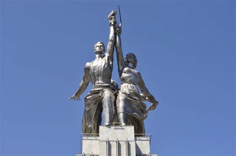 ⬇ Скачать картинки Рабочий и колхозница, стоковые фото Рабочий и ...