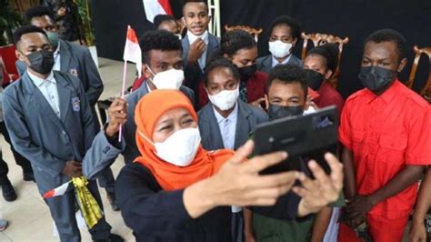 Guru Rasis Ke Siswa Papua Di Sman Di Jember Khofifah Turun Tangan